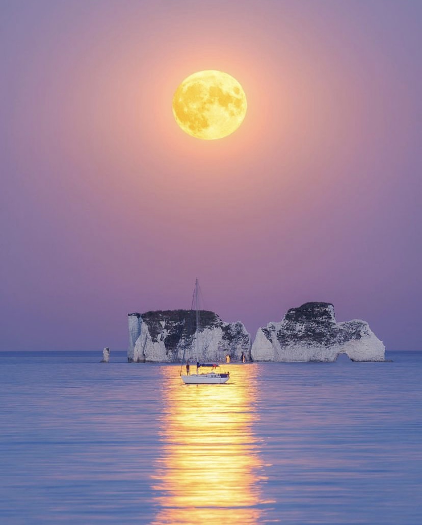 Mengenal 12 Nama Bulan Purnama Beserta Penjelasan dan Doanya