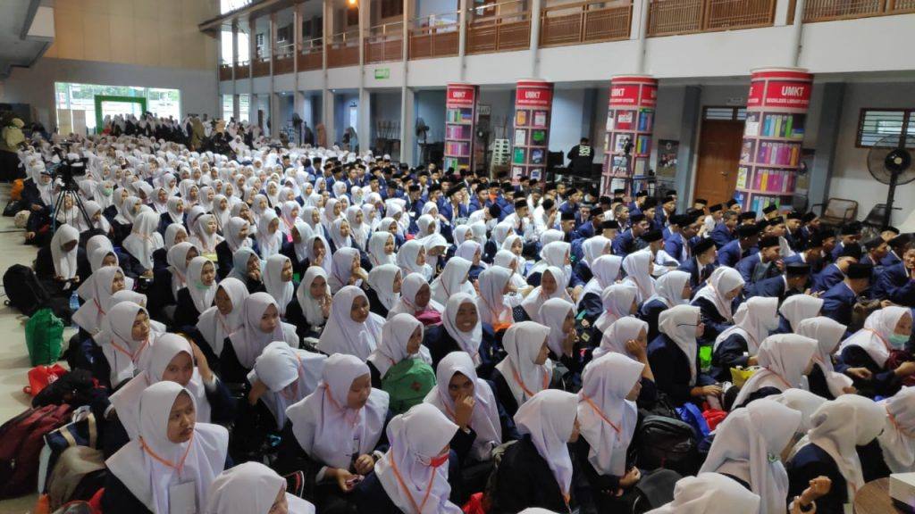 Kenalkan Kehidupan Kampus, UMKT Gelar PKKMB - Kaltim Today