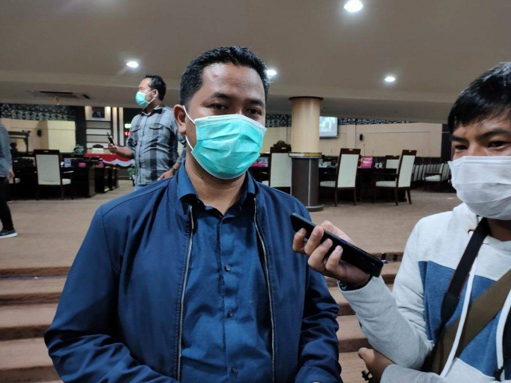 DPRD Kukar Tanggapi Pemasangan Lampu Hias di Jembatan Kartanegara ... DPRD Kukar Tanggapi Pemasangan Lampu Hias di Jembatan Kartanegara ...
